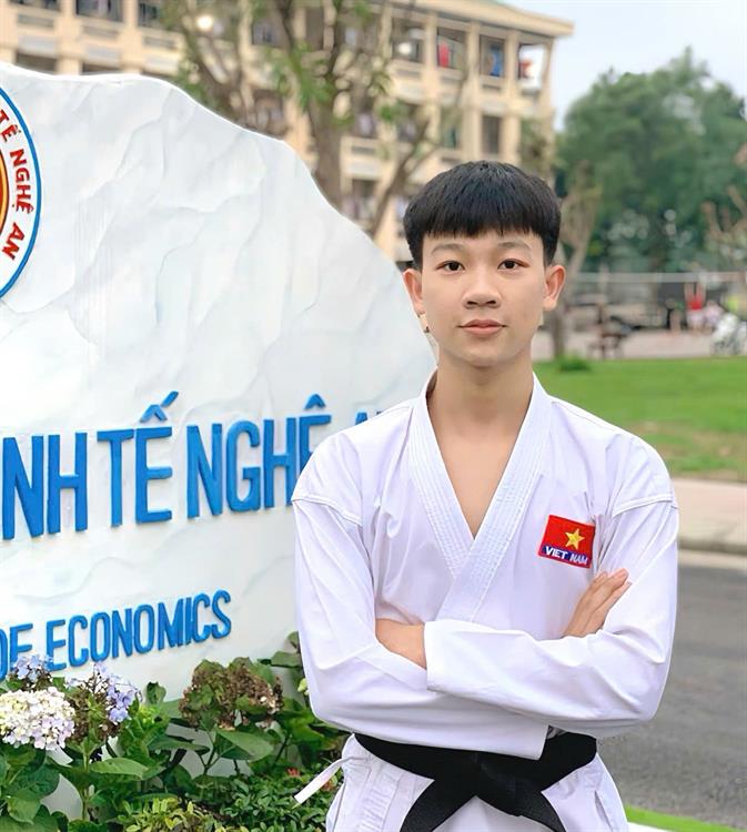 Sinh viên Nguyễn Văn Trọng Khoa Công nghệ Thông tin - được nhận học ...